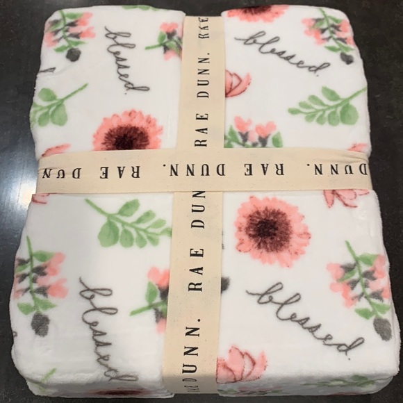 Rae Dunn | Bedding | Rae Dunn Queen Sized Plush Blanket | Poshmark
